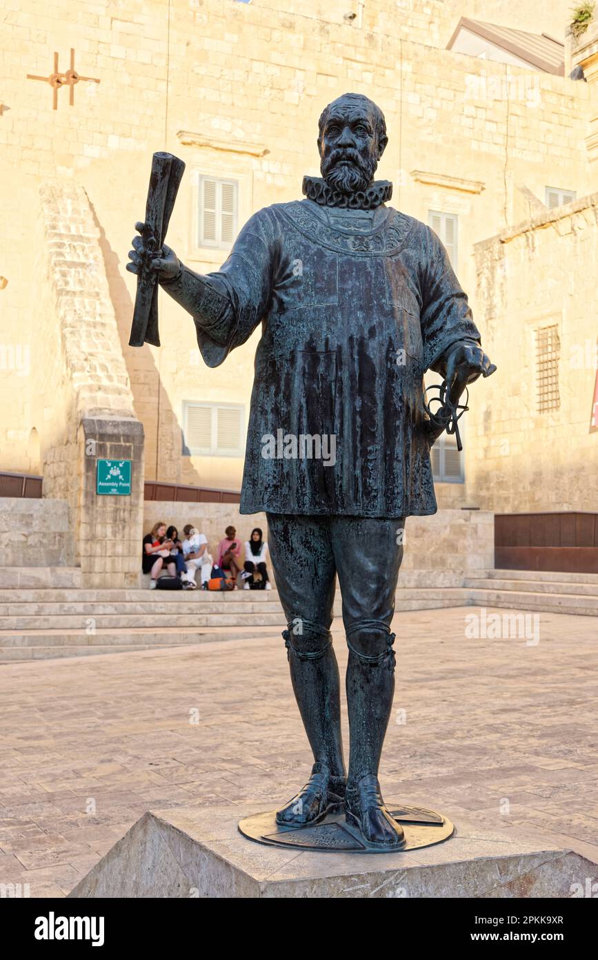 La Valette, Malte. 26th mars 2023. La statue de Jean Parisot de la ... La Valette, Malte. 26th mars 2023. La statue de Jean Parisot de la ...