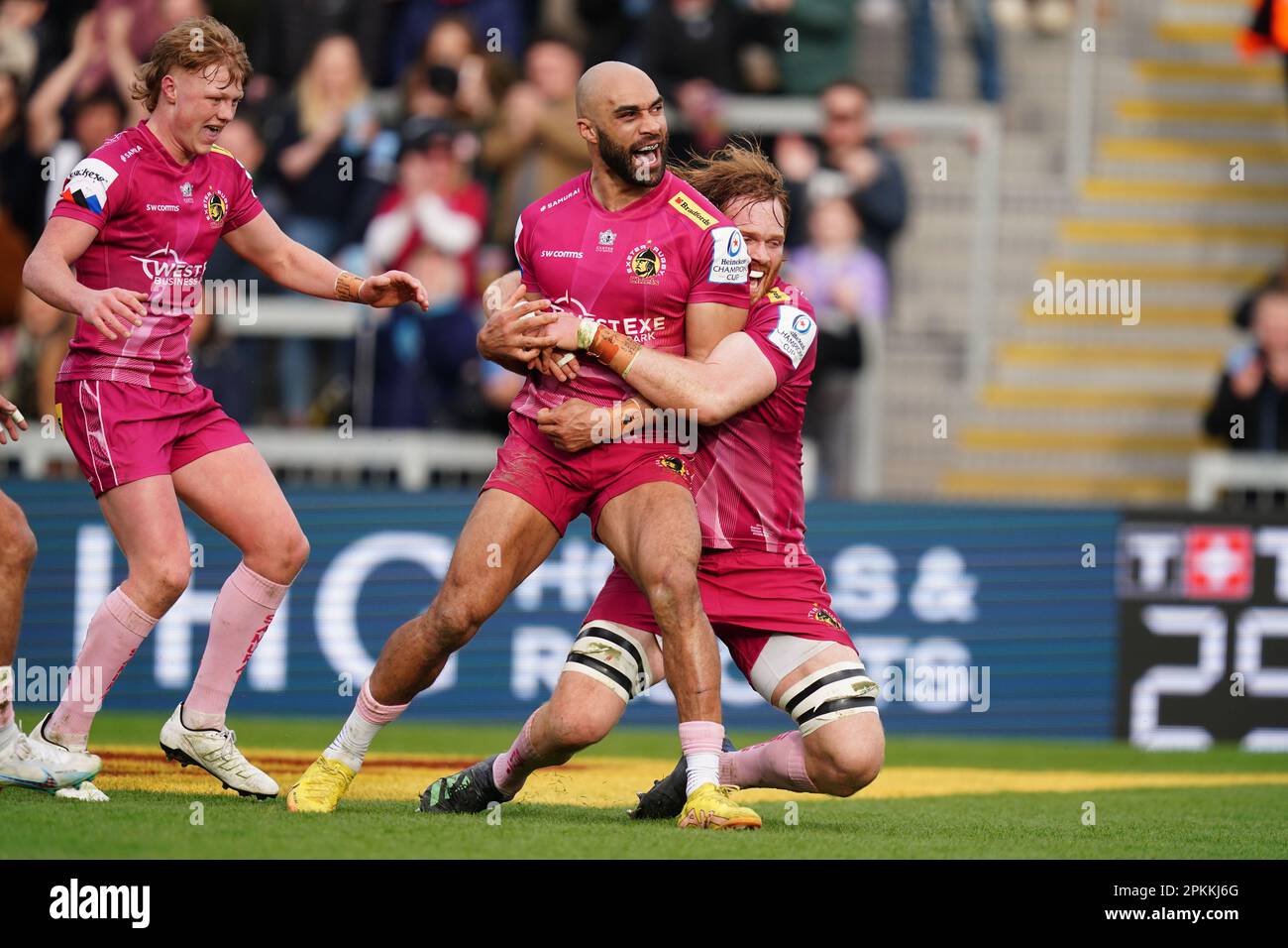 Olly Woodburn des chefs d'Exeter célèbre après avoir marqué leur ...