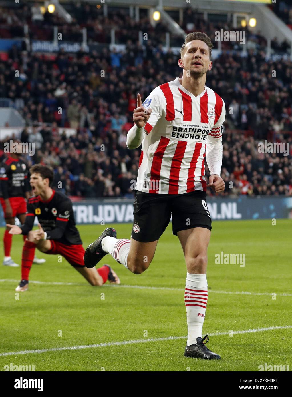 EINDHOVEN - Luuk de Jong du PSV Eindhoven célèbre le 1-0 lors du match ...