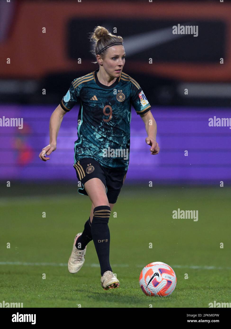 SITTARD - Svenja Huth d'Allemagne femmes pendant le match amical pour ...