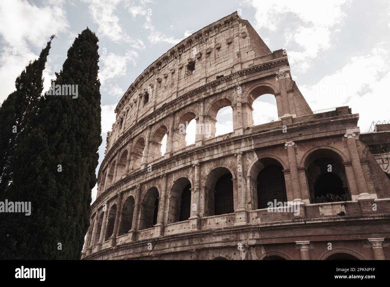Rome, Italie. 04th avril 2023. Vue sur la façade du Colisée de Rome. Le ...