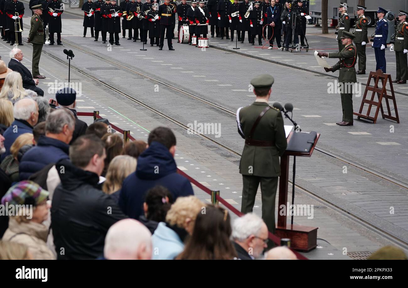 Le Capt Austin Doyle lit la proclamation de l'indépendance lors d'une ...