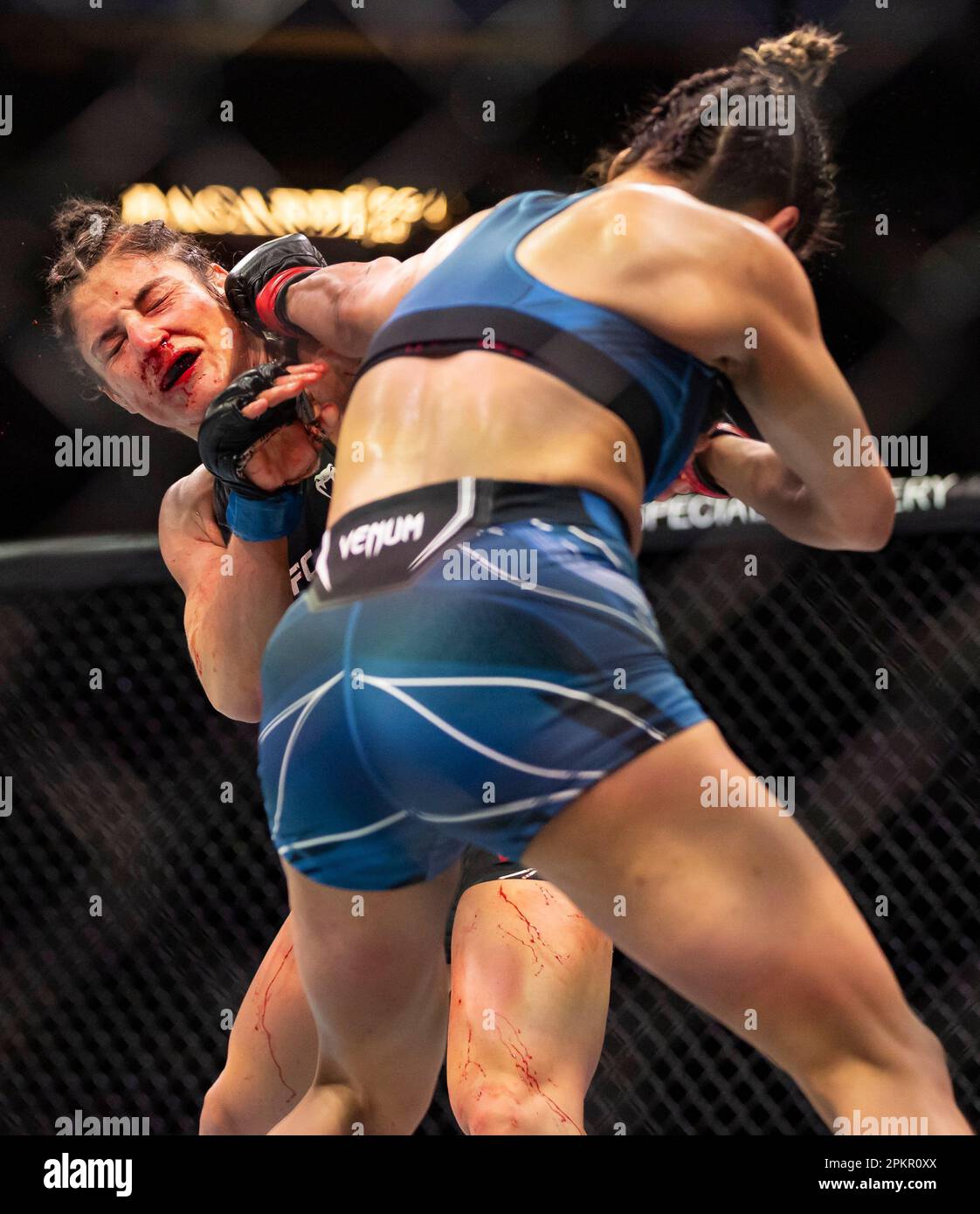 Loopy Godinez, left, and Cynthia Calvillo fight during their women's ...
