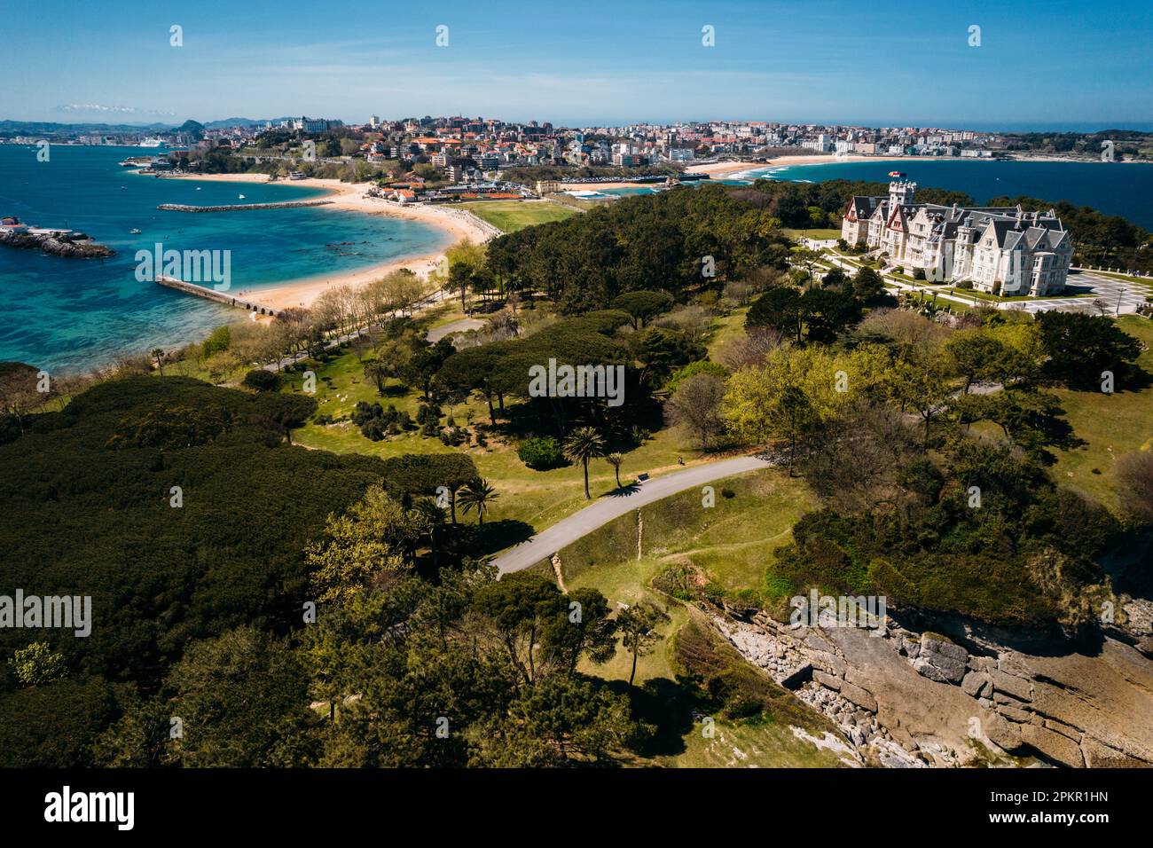 Santander, Espagne - 6 avril 2023: Vue aérienne par drone du Palais de ...
