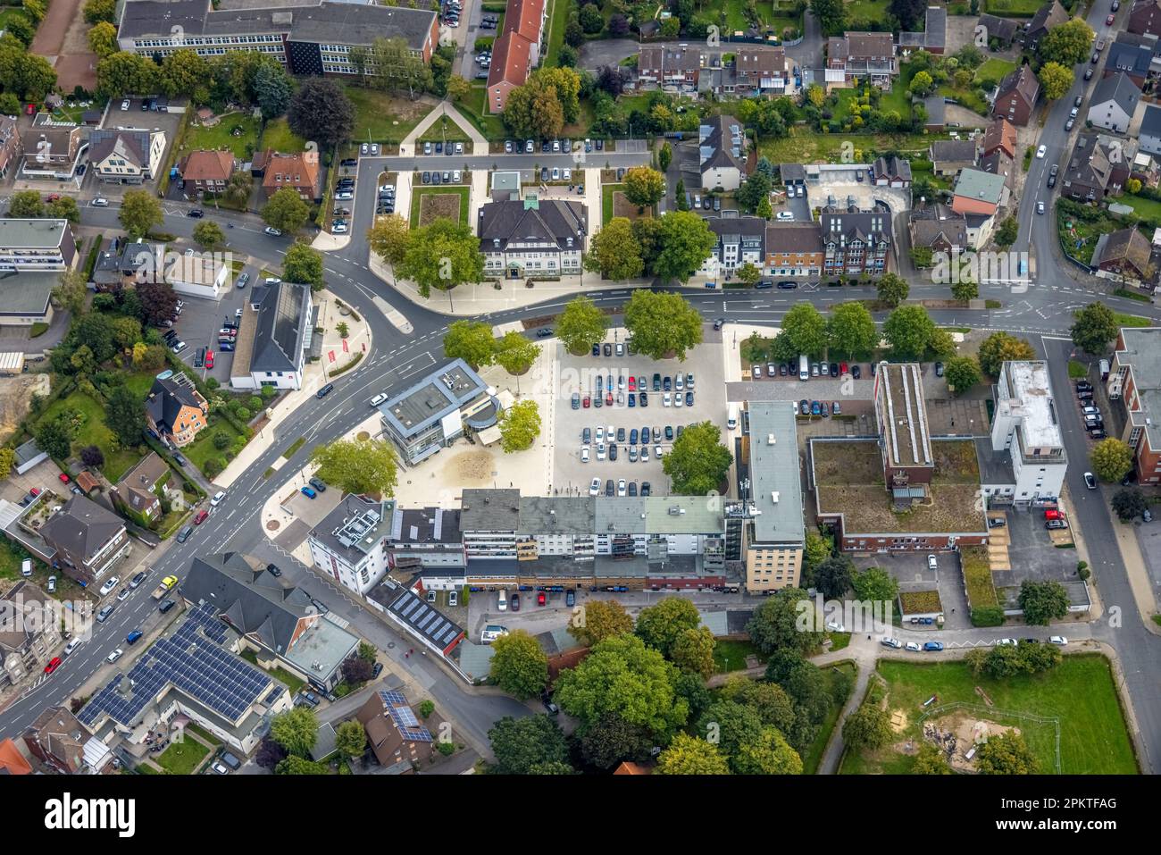 Vue aérienne, hôtel de ville Bürgeramt Heessen à Amtsstraße et redesign ...