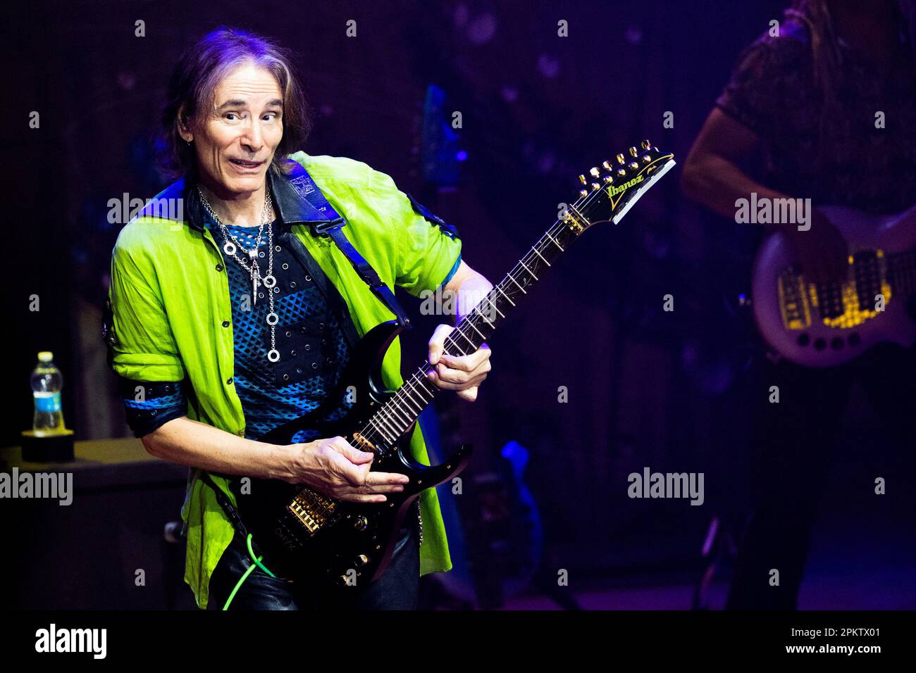 Steve vai guitare gris Banque de photographies et d’images à haute ...