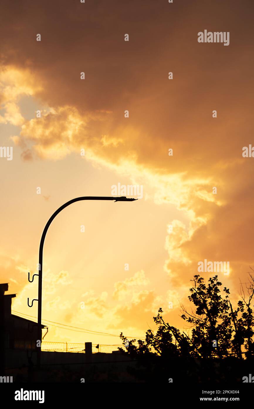 Roof silhouette Banque de photographies et d’images à haute résolution ...