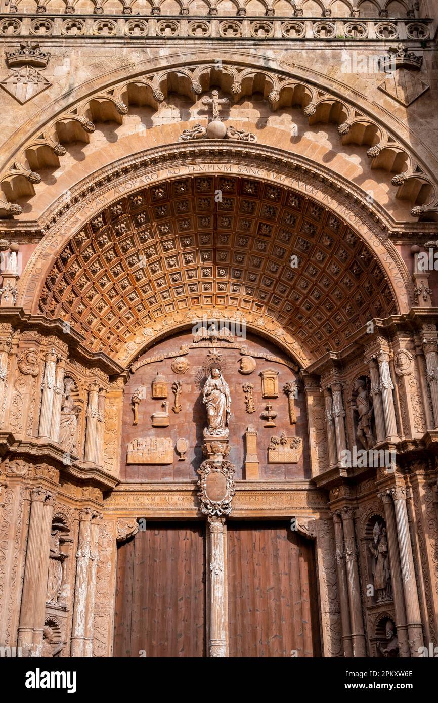 Palma cathedral gate Banque de photographies et d’images à haute ...