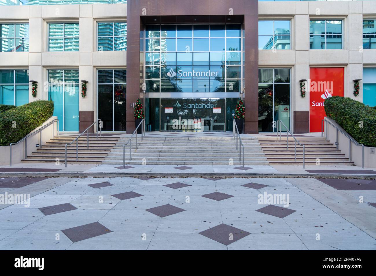 Santander bank office building Banque de photographies et d’images à ...