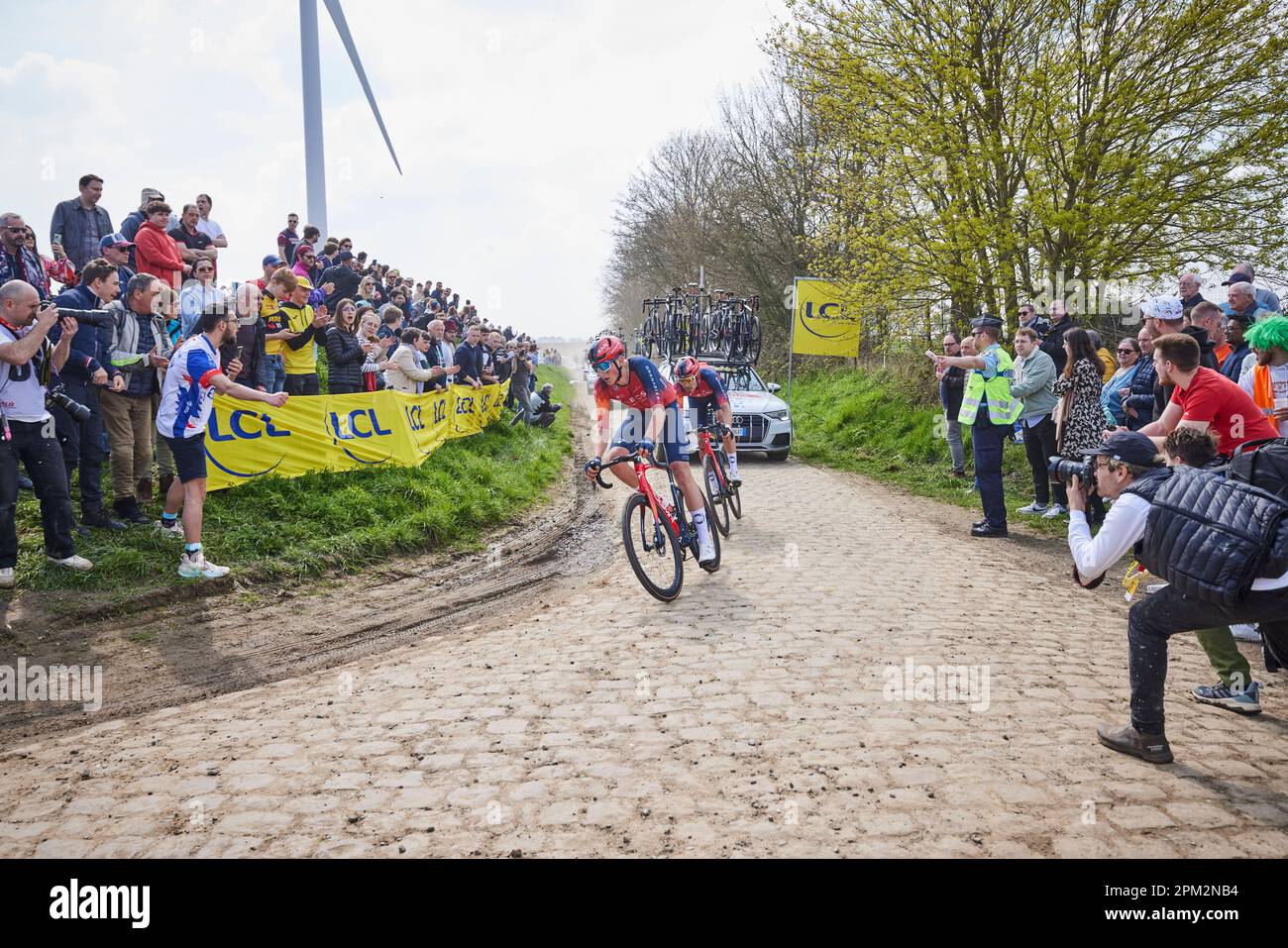 Qui vy ˆ Saint-Python INEOS Grenadiers Josh Tarling et Luke Rowe Paris ...