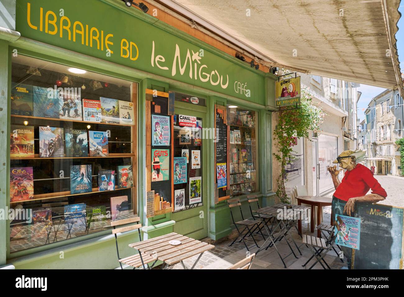 France, Gers, Auch, scène sur le chemin de Compostelle, librairie le ...