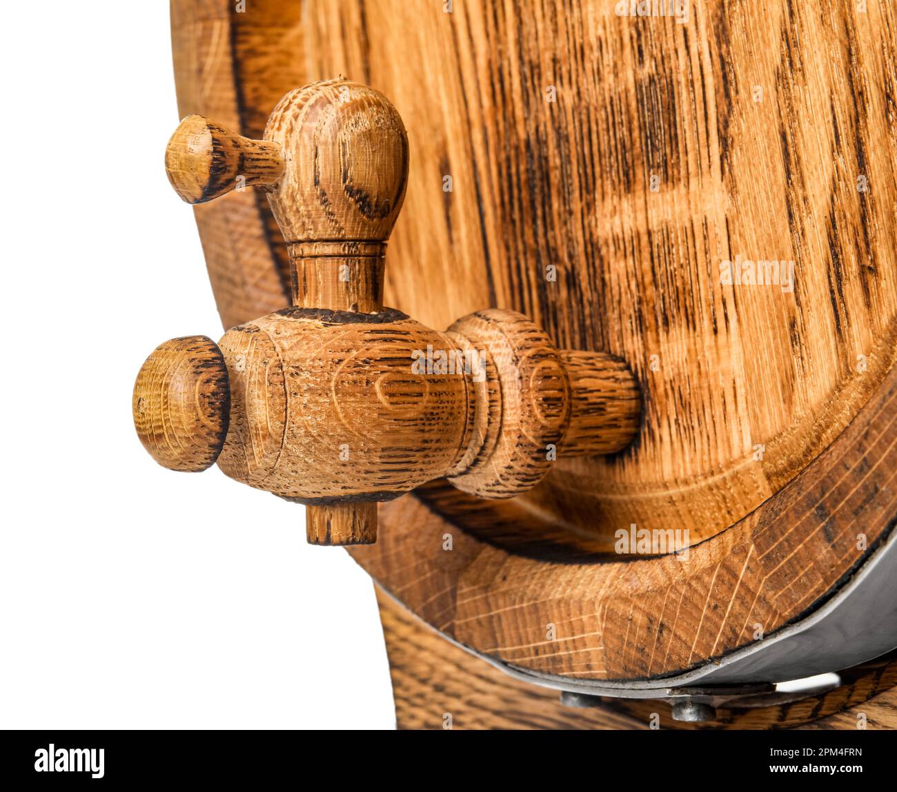 Fût en chêne avec cerceaux et robinet en métal isolés sur fond blanc ...
