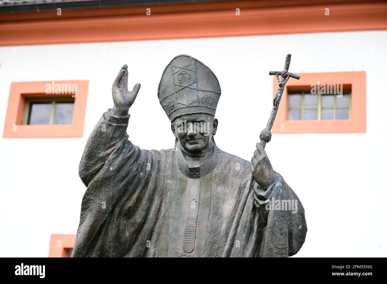 Seit 2008 steht das Denkmal Papst Johannes Paul II./ Karol Wojtyla im ...