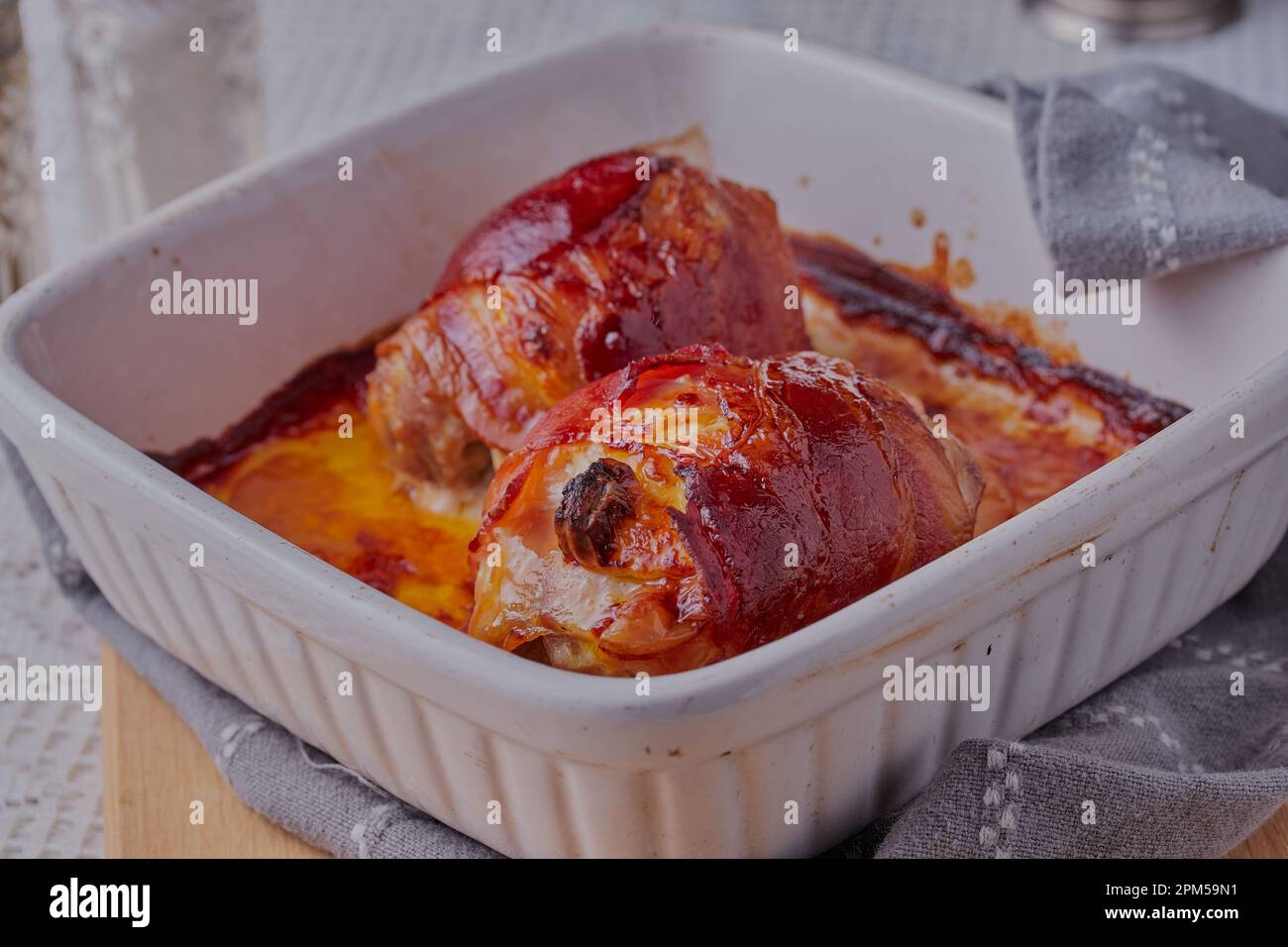 Cuisses de poulet farcies Banque de photographies et d’images à haute ...