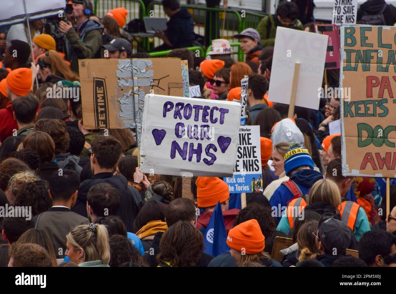 Londres, Royaume-Uni. 11th avril 2023. Un manifestant tient un écriteau ...