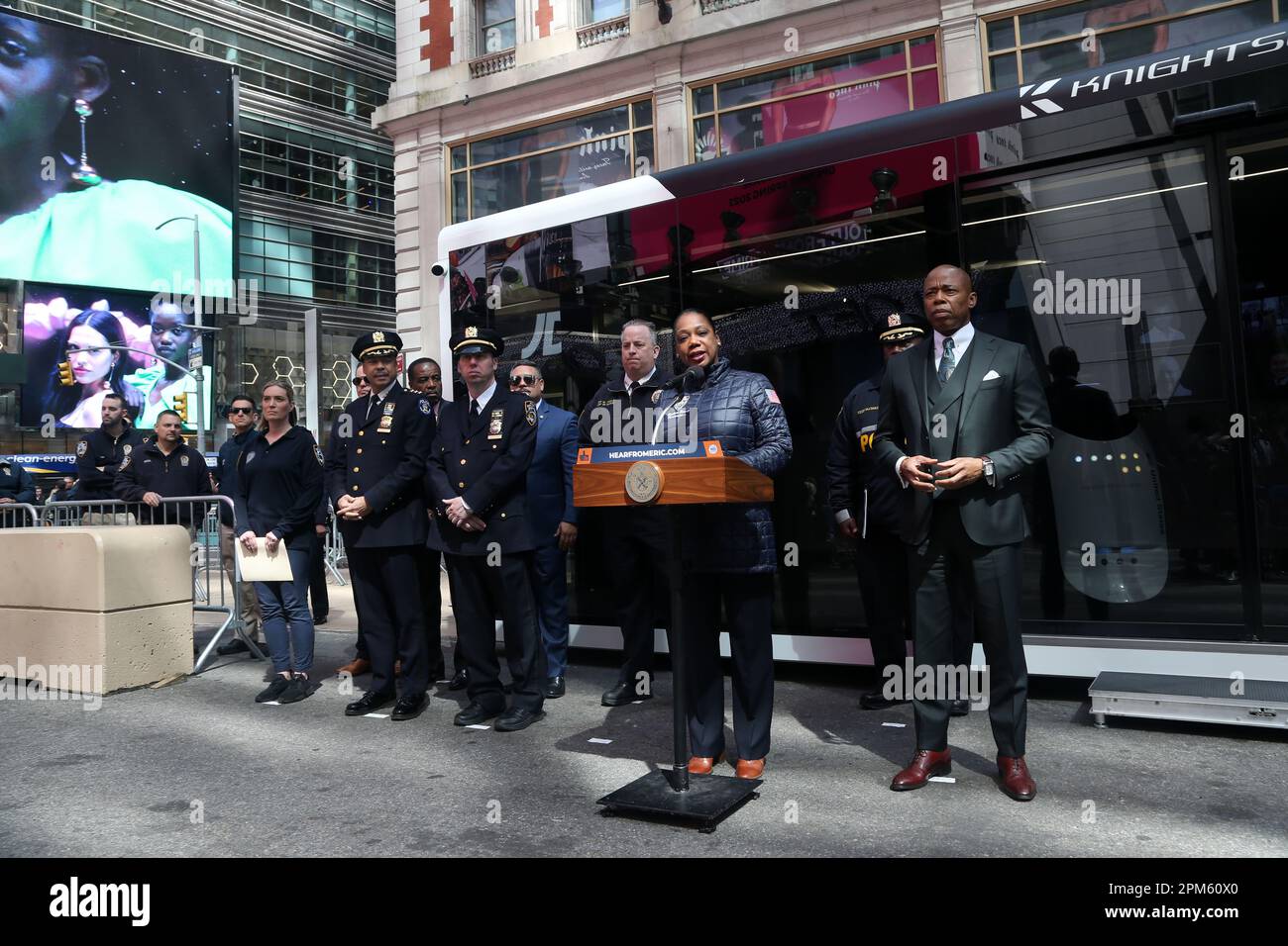 Security robot Banque de photographies et d’images à haute résolution - Alamy