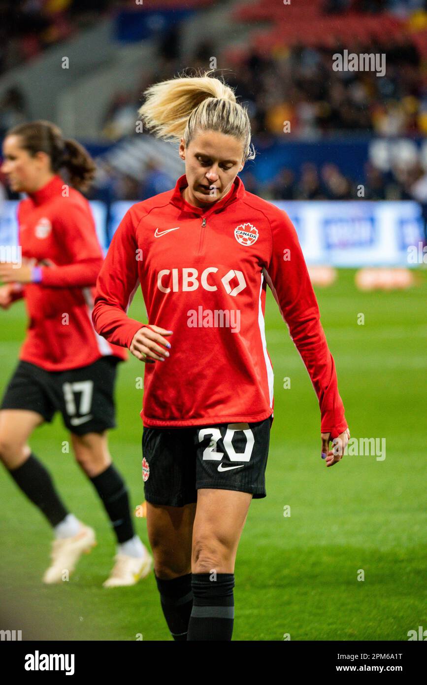 Le Mans, France. 11th avril 2023. Cloe Lacasse du Canada se réchauffe ...