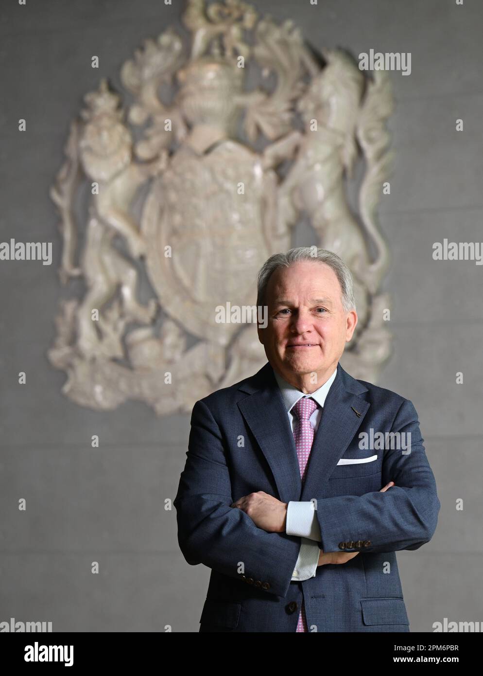 Le juge David Boddice pose une photographie à la Cour suprême de ...