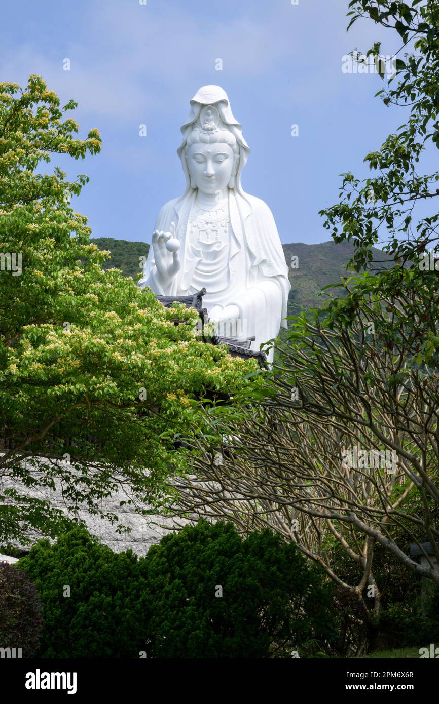 HONG KONG SAR, CHINE. 11th AVRIL 2023. Monastère de TSZ Shan. La statue ...