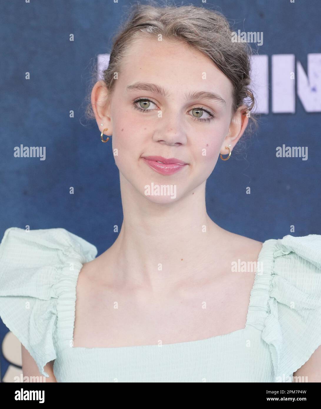 Elle Graham arrive à la première de la série originale de Disney+ de ...
