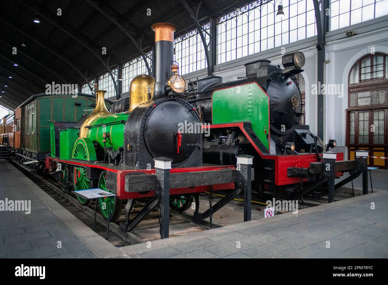 Musée Du Chemin De Fer Installé Dans Une Gare Ferroviaire Redondante