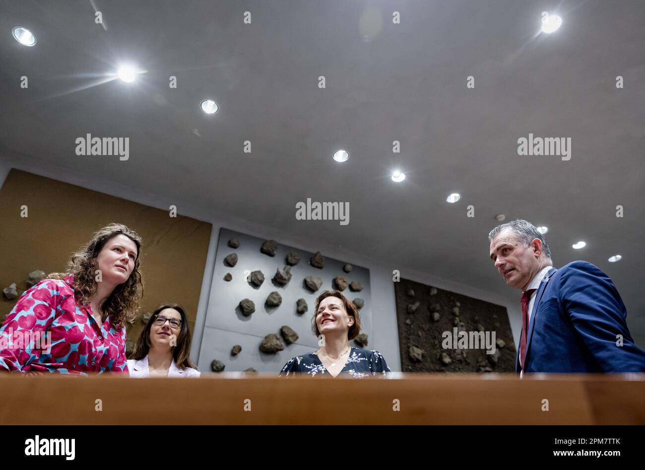LA HAYE - Anne Kuik (CDA), Hulya Kat (D66), Judith Tielen (VVD, vice ...