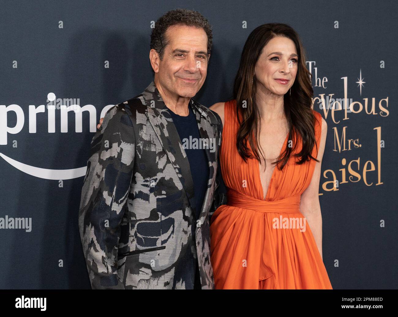 Tony Shalhoub et Marin Hinkle assistent à la première finale de la ...