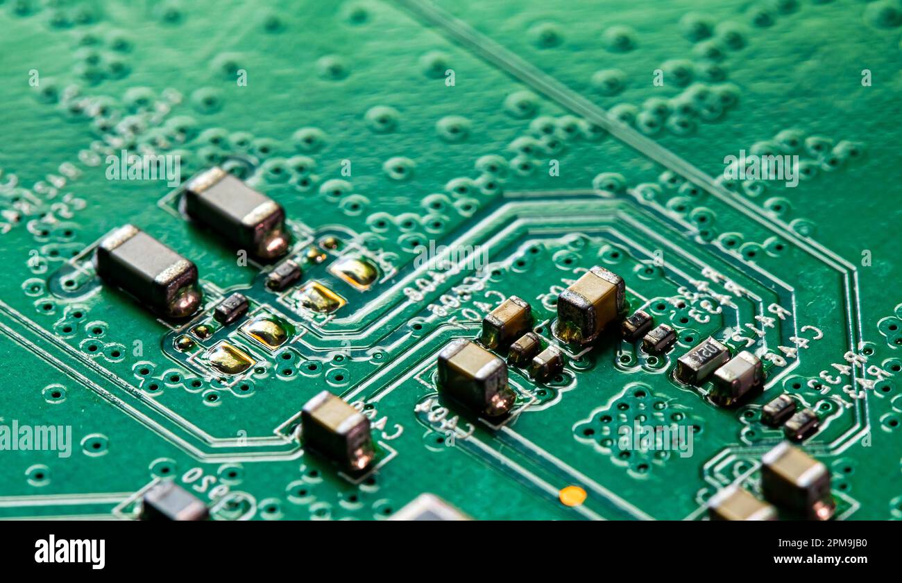 Macro gros plan du câblage imprimé sur la carte de circuit imprimé du modem/routeur Photo Stock ...