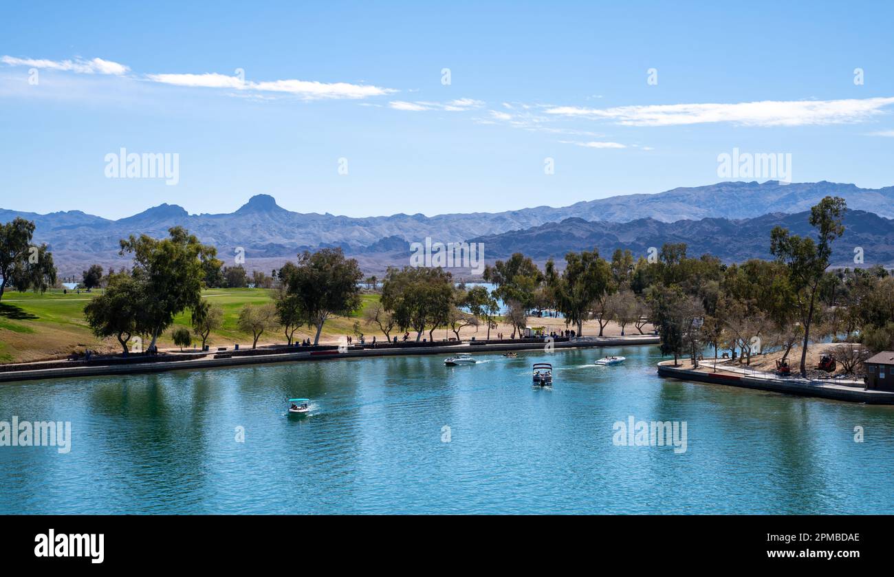 Canal Bridgewater à Lake Havasu City, Arizona. Le canal a été dragué ...