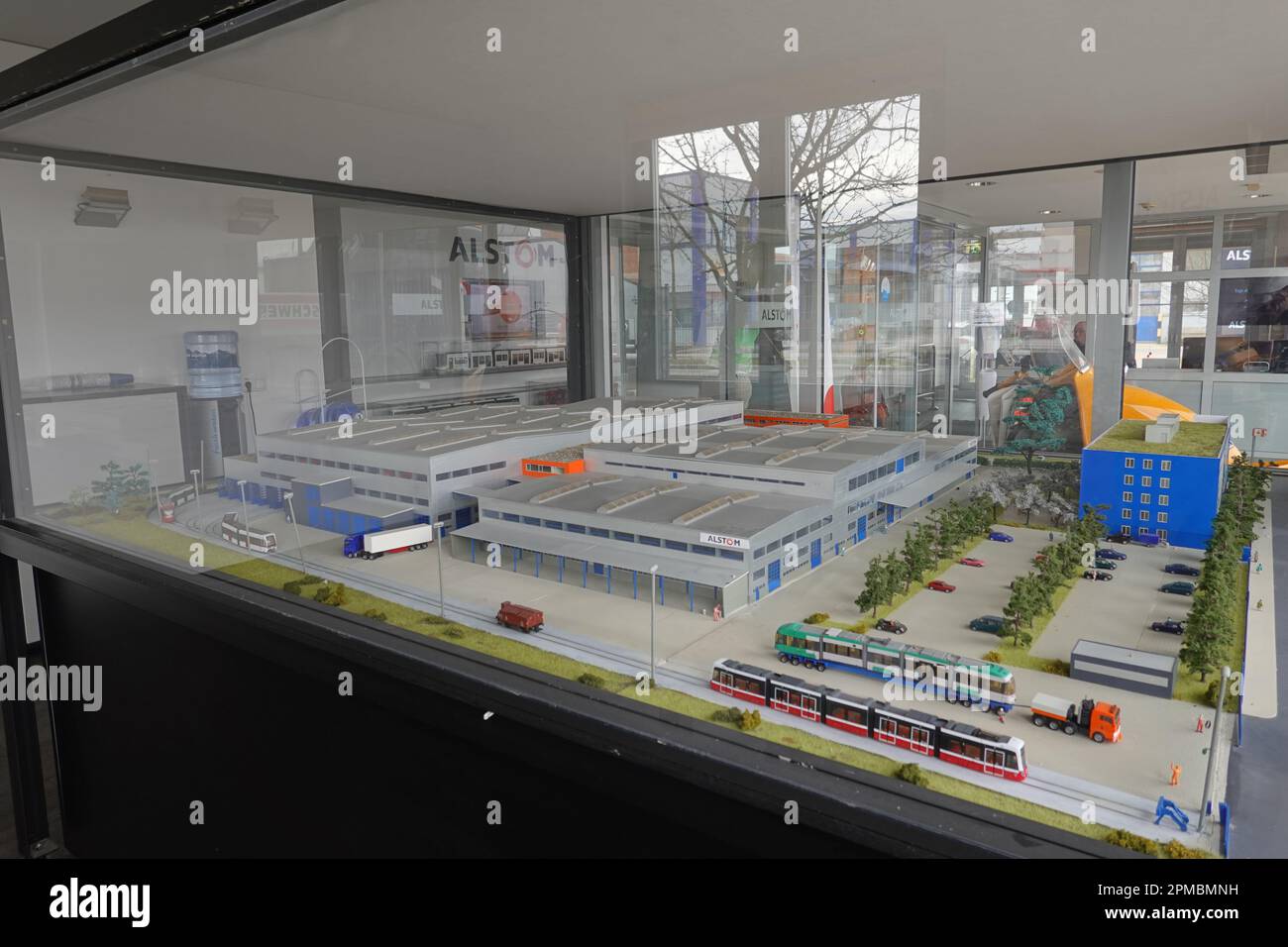 Wien, Alstom, Prästation der 1000. Straßenbahn von Alstom (füher ...