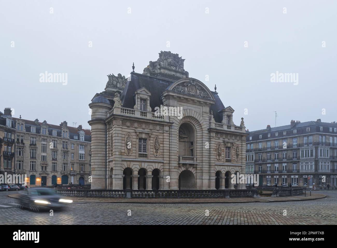 France, Nord, Lille, porte de Paris, Arc de Triomphe Construit entre ...