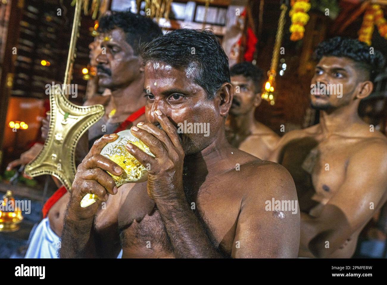 Theyyam teyyam Banque de photographies et d’images à haute résolution ...