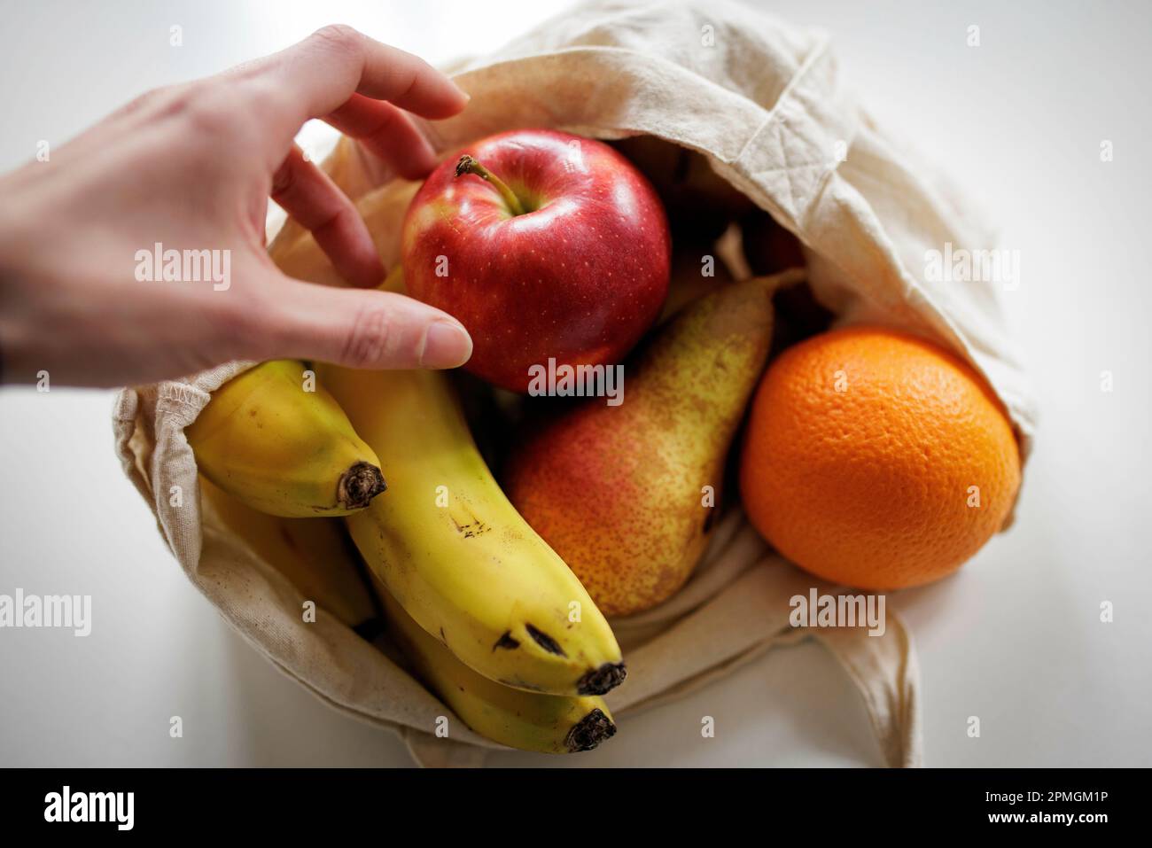 Image symbolique sur la nutrition et les aliments non emballés. Une ...