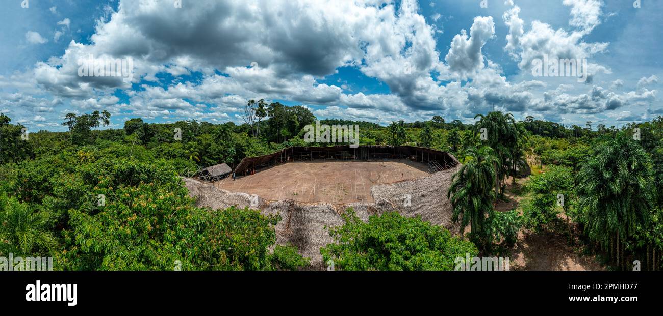 Yanomami house Banque de photographies et d’images à haute résolution ...