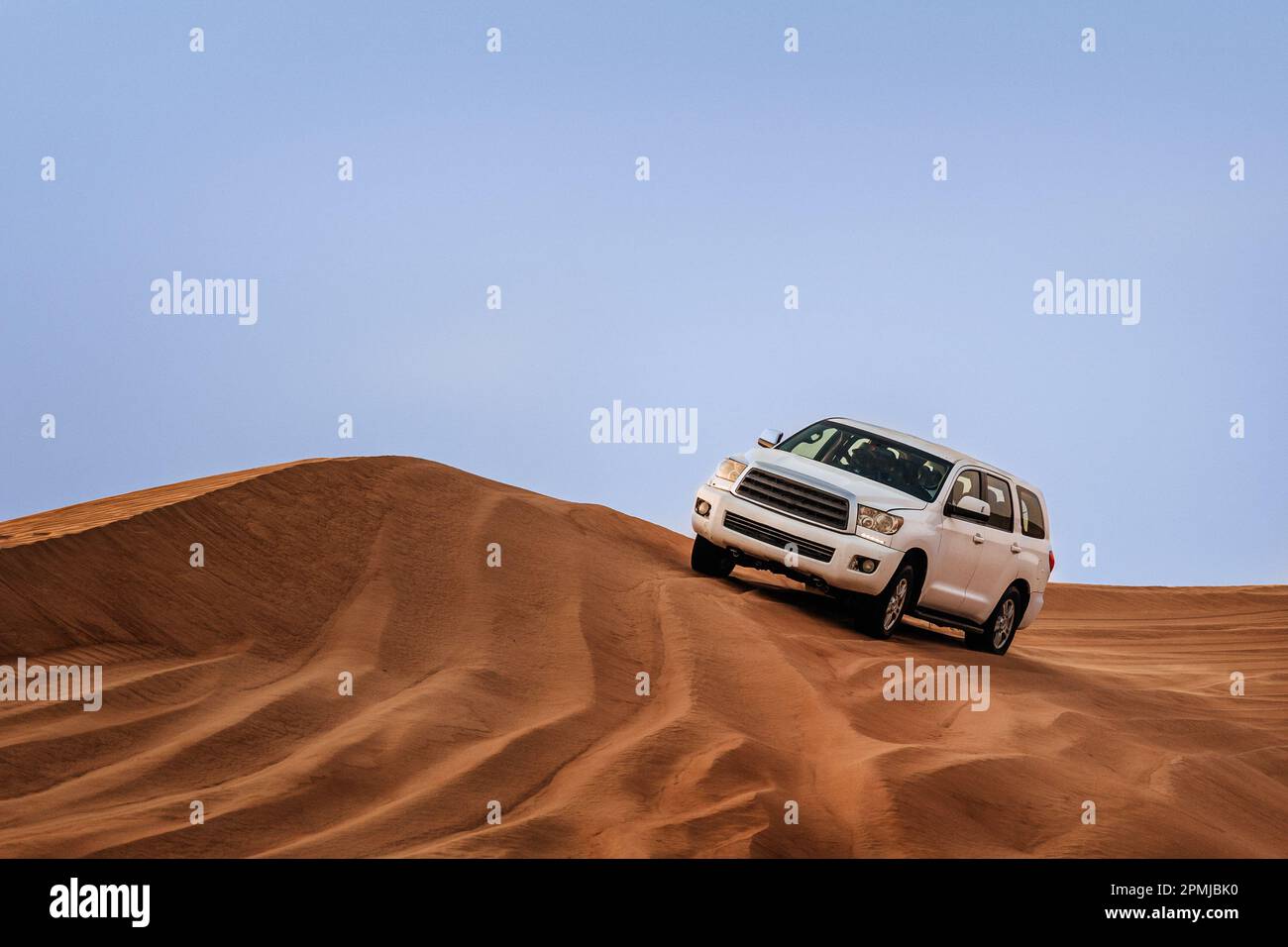 Dubai, Émirats Arabes Unis - 01, juillet 2021 : course dans le désert ...