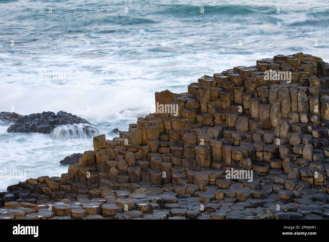 Formation rocheuse de Giant's Causeway sur la côte d'Antrim en Irlande ...