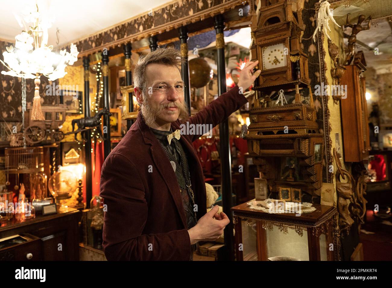 PRODUCTION - 13 avril 2023, Basse-Saxe, Hann. Münden: Daniel Rudolph ...