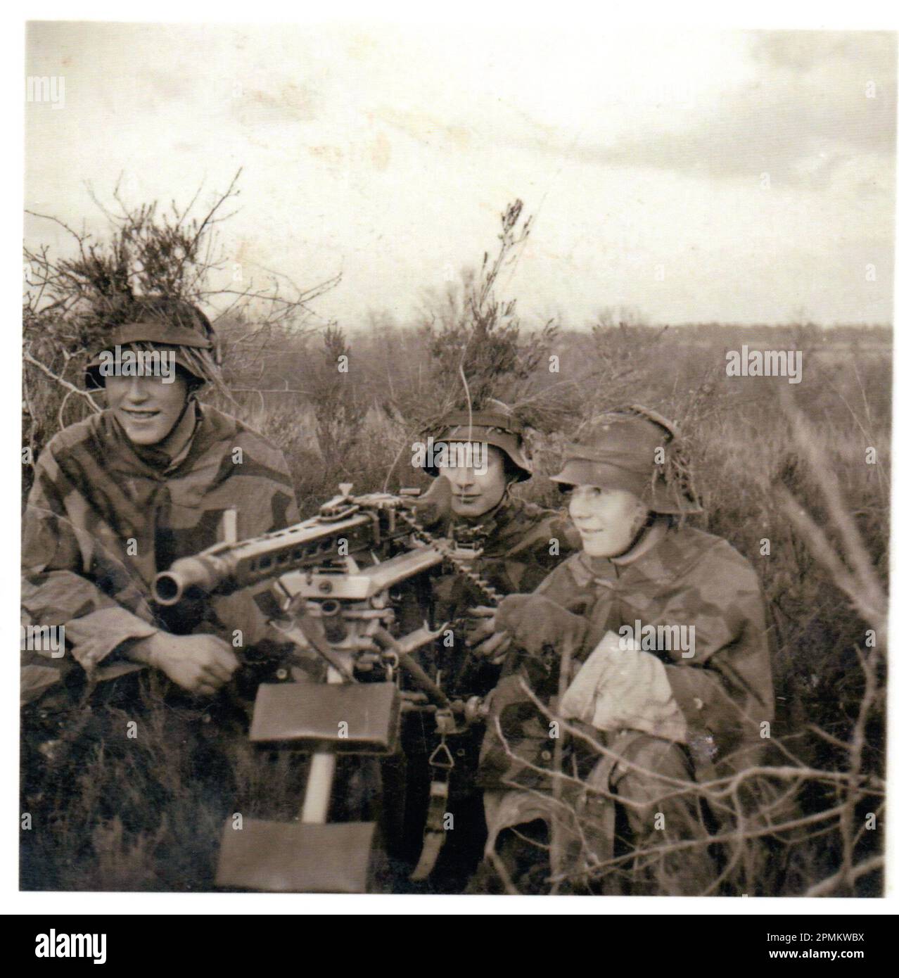 Photo noir et blanc de la Seconde Guerre mondiale German MG Crew du ...