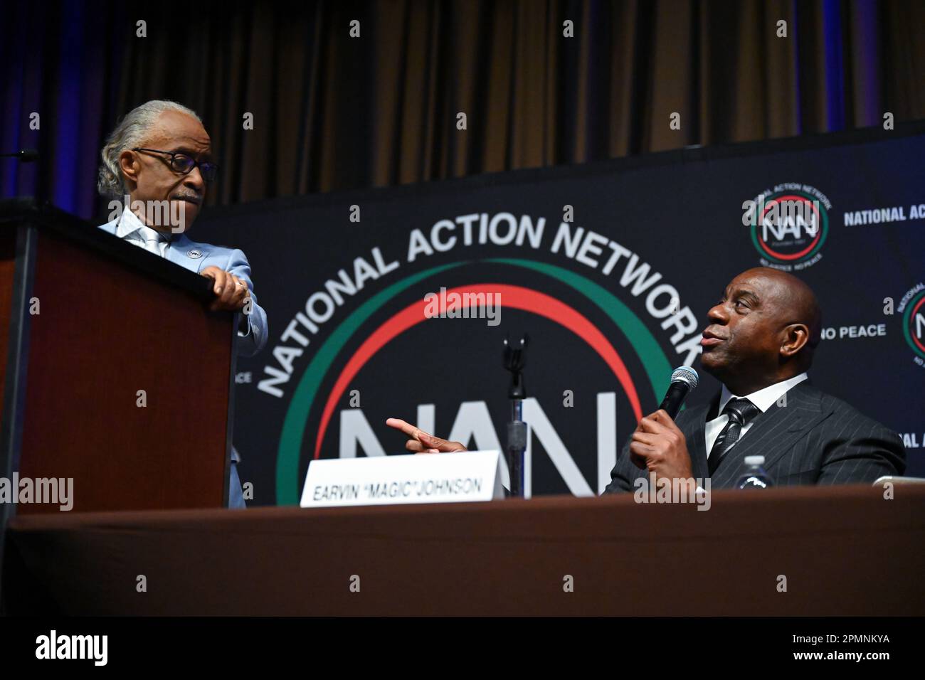 Le révérend Al Sharpton et Earvin 'Magic' Johnson assistent à la ...