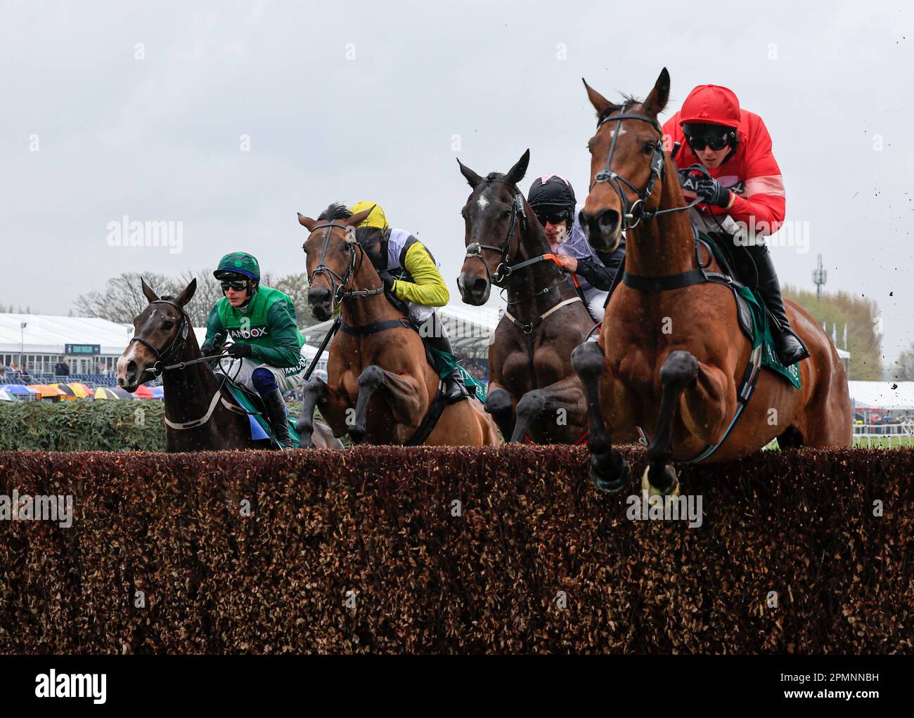 Liverpool, Royaume-Uni. 14th avril 2023. Les chevaux sautent la clôture ...