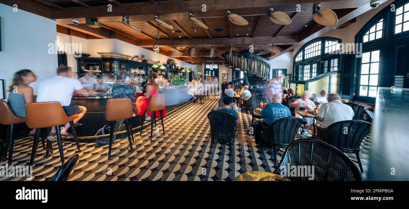 Le célèbre bar Raffles de Singapour, où se trouve le Singapore Sling ...
