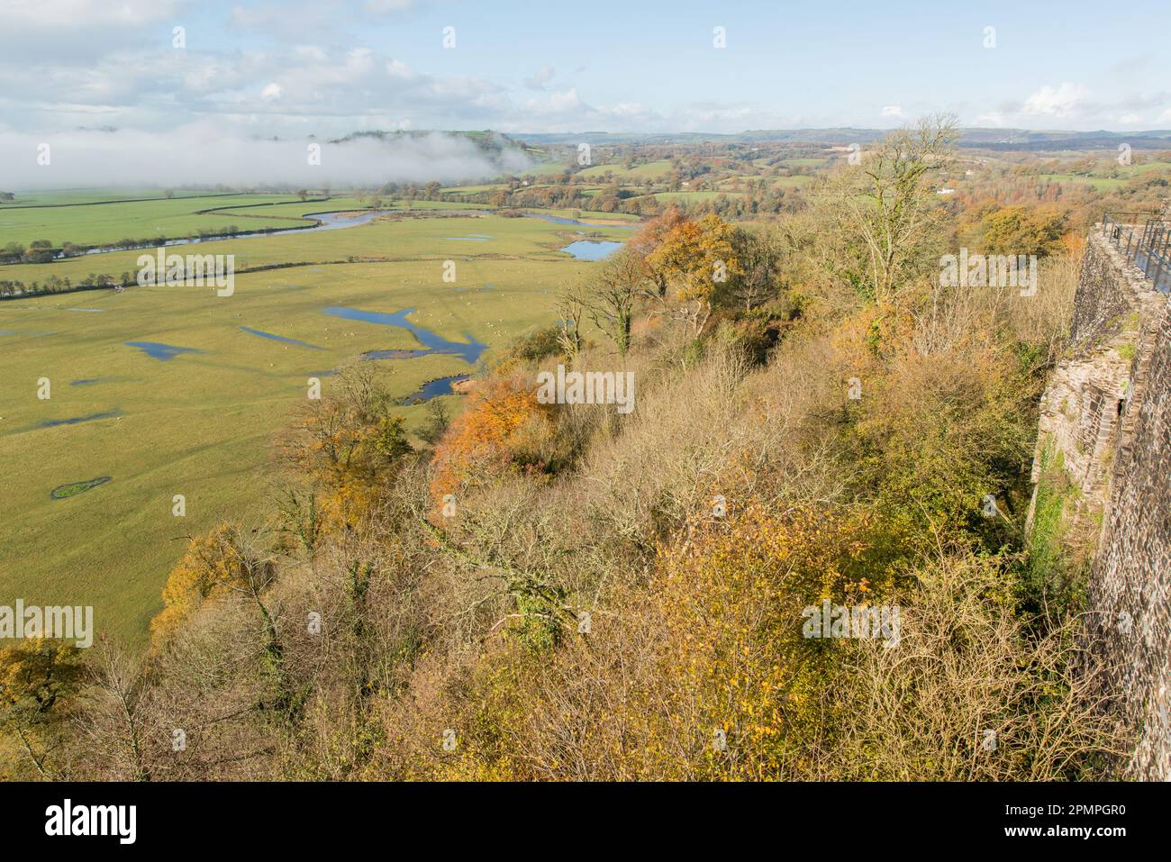 Vue sur la vallée de Towy près de Llandeilo depuis le château de ...
