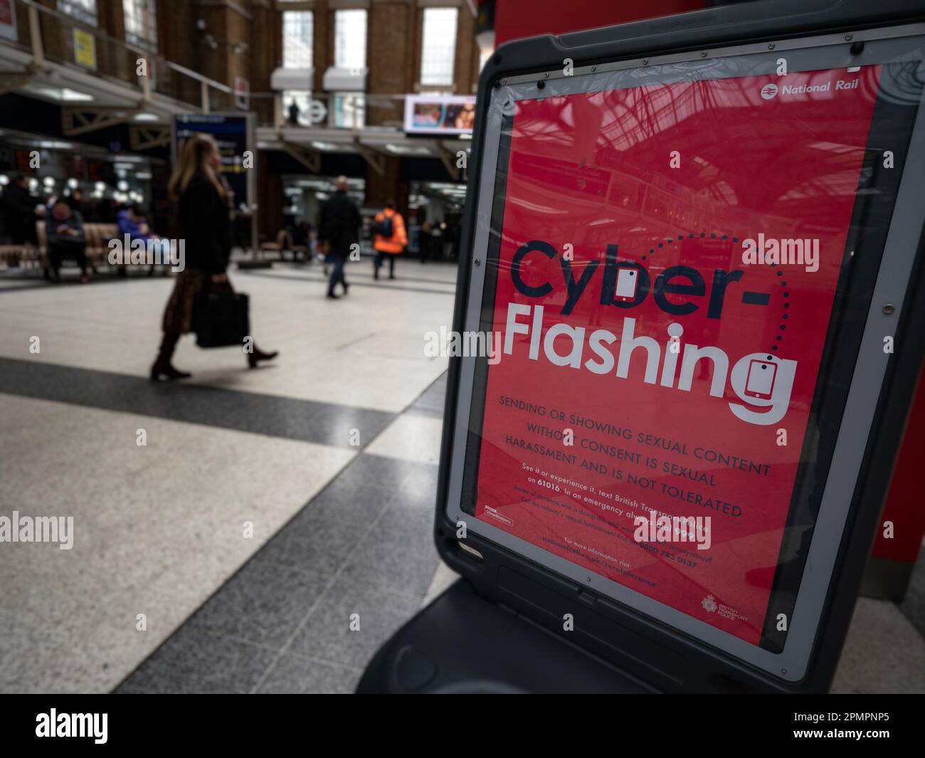 Cyber-flash cyber-flash Cyberflash, tfl transport pour Londres panneau ...