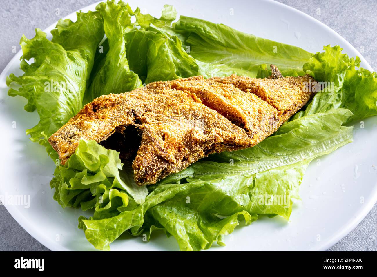 Peixe frito Banque de photographies et d’images à haute résolution - Alamy