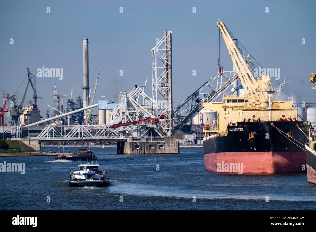 Le port d'Anvers, sur l'Escaut, est considéré comme le deuxième plus ...
