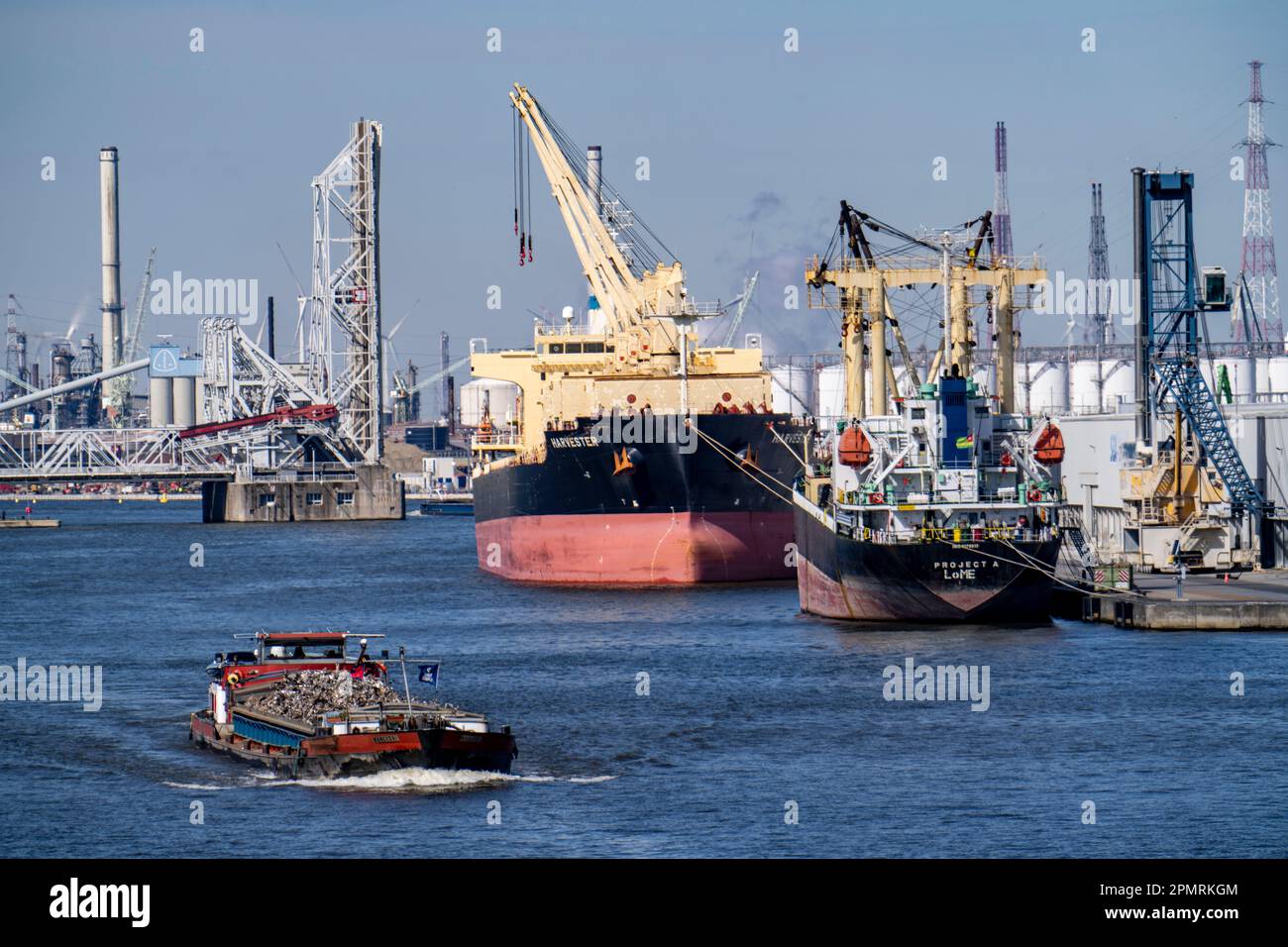 Le port d'Anvers, sur l'Escaut, est considéré comme le deuxième plus ...