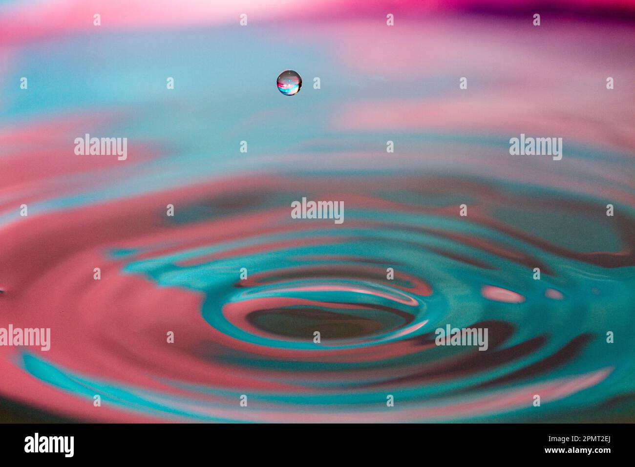 Photographie de réfraction de l'eau Banque de photographies et d’images à haute résolution - Alamy