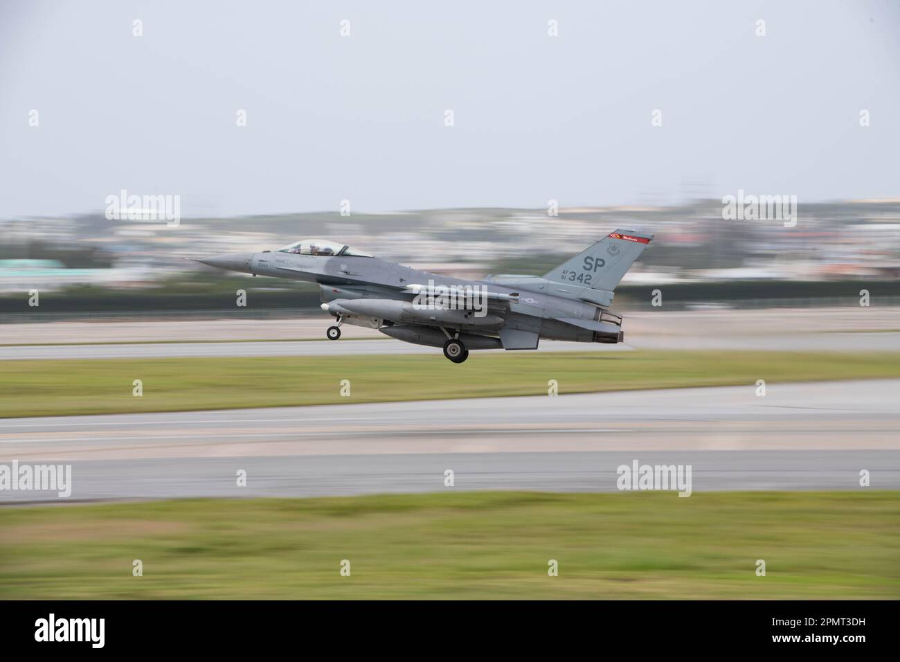 A ÉTATS-UNIS Le faucon de combat F-16cm de la Force aérienne affecté à ...