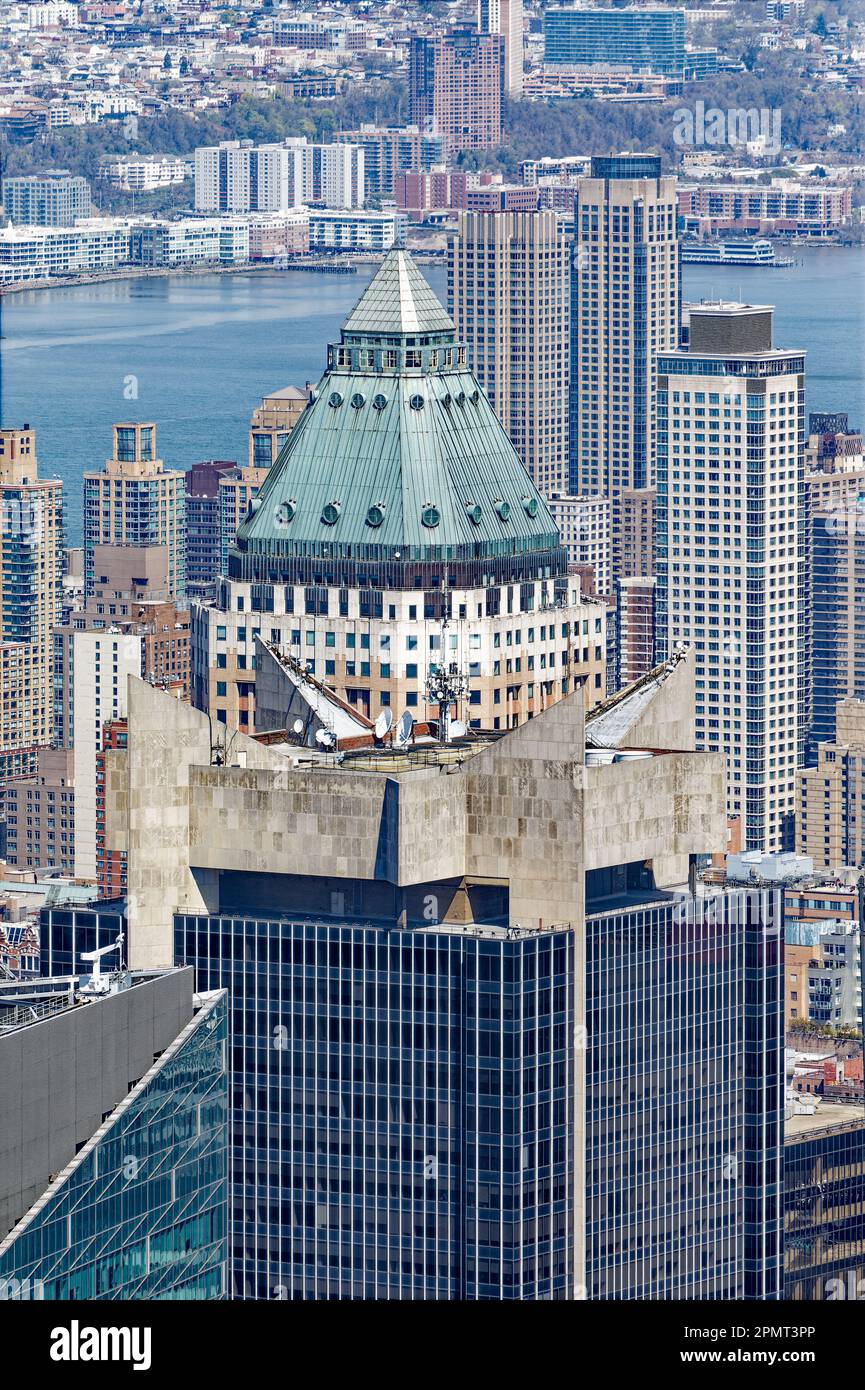 Vue d'en haut : une pyramide octogonale recouverte de cuivre, surnommée ...