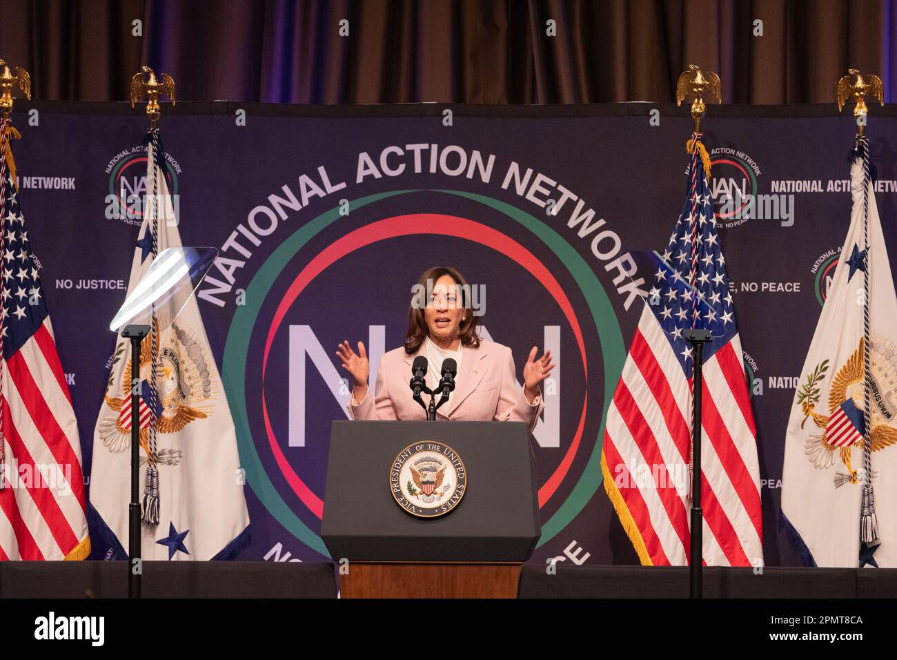 Le vice-président des États-Unis, Kamala Harris, parle au cours du NAN ... Le vice-président des États-Unis, Kamala Harris, parle au cours du NAN ...